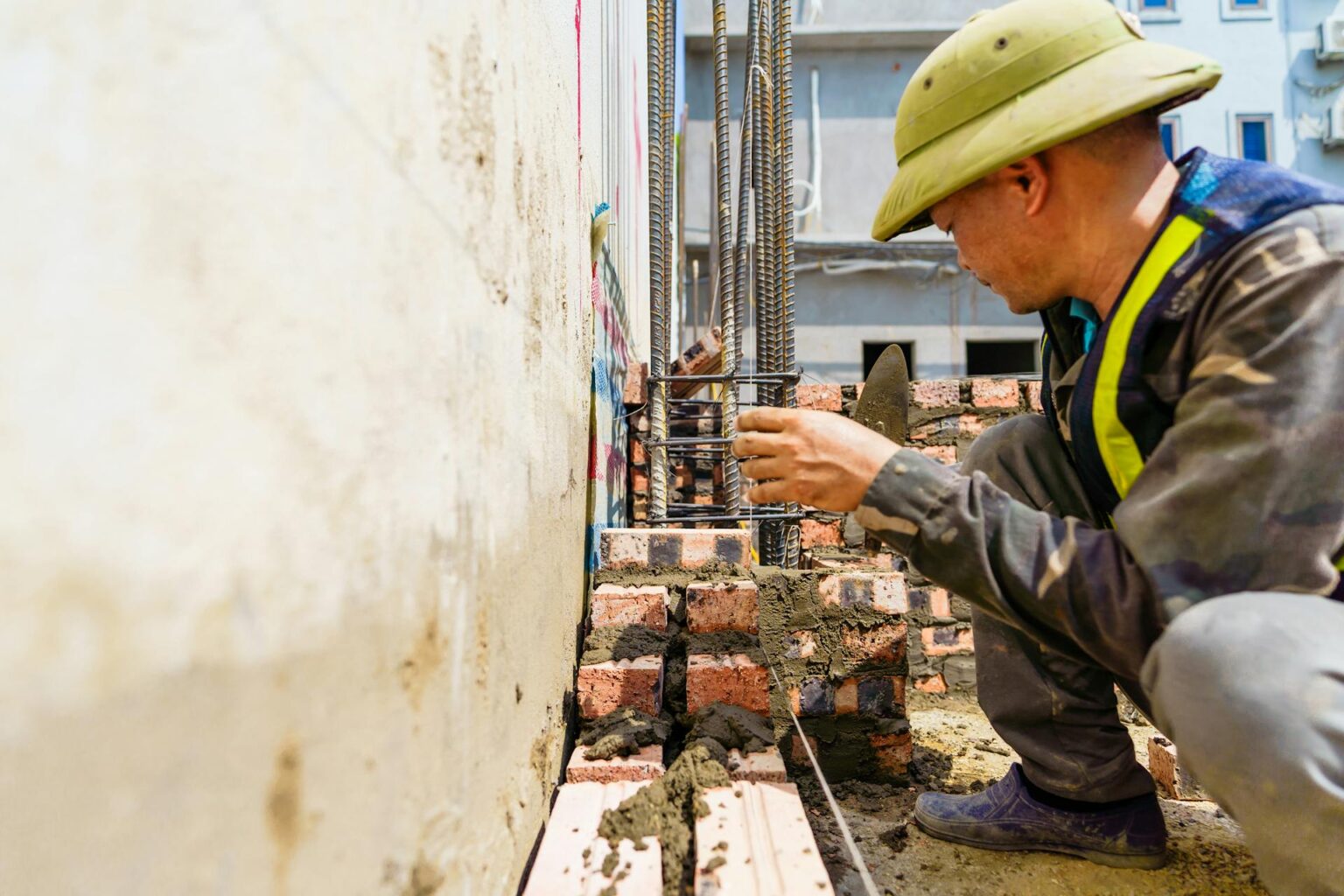 The Evolution of Bricklaying: Modern Techniques & Technology